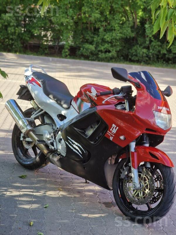 Хонда CBR 600F 1997 в Елгава, объемом двигателя 0.60 л и пробегом 0 тыс. км за 1700 €, фото 3 на AUTOMOTO.COM.LV