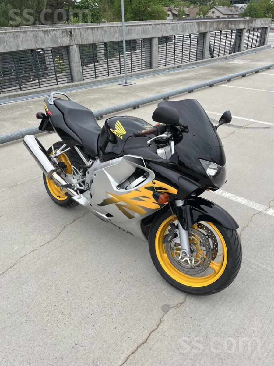 Honda CBR 600F 1999 in Riga, with an engine capacity of 0.60 L and mileage of 0 thousand km for 2400 €, photo 1 on AUTOMOTO.COM.LV