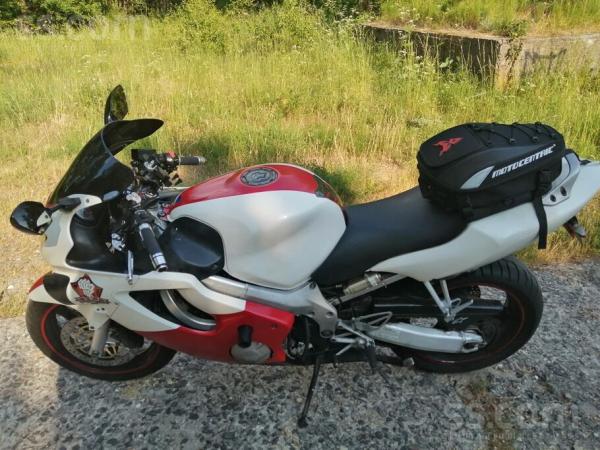 Honda CBR 600F 2000 Liepāja, ar dzinēja tilpumu 0.60 L un nobraukumu 0 tūkst. km par 1750 €, foto 1 vietnē AUTOMOTO.COM.LV