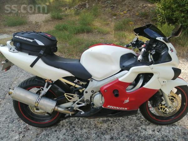 Honda CBR 600F 2000 Liepāja, ar dzinēja tilpumu 0.60 L un nobraukumu 0 tūkst. km par 1750 €, foto 2 vietnē AUTOMOTO.COM.LV