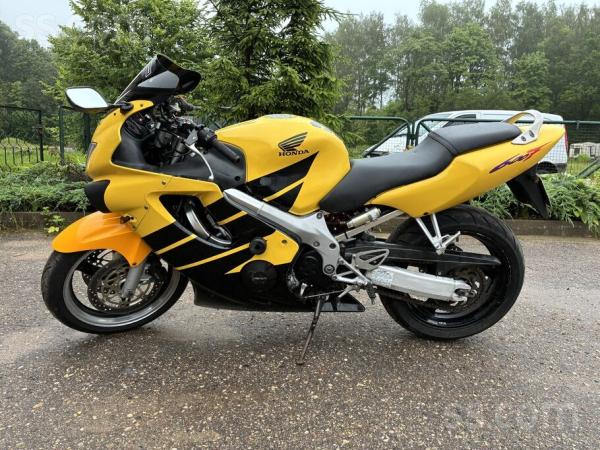 Хонда CBR 600F 2000 в Цесис, объемом двигателя 0.60 л и пробегом 0 тыс. км за 2000 €, фото 2 на AUTOMOTO.COM.LV