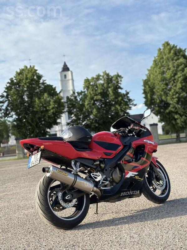 Honda CBR 600F 2001 in Daugavpils, with an engine capacity of 0.60 L and mileage of 0 thousand km for 2550 €, photo 2 on AUTOMOTO.COM.LV