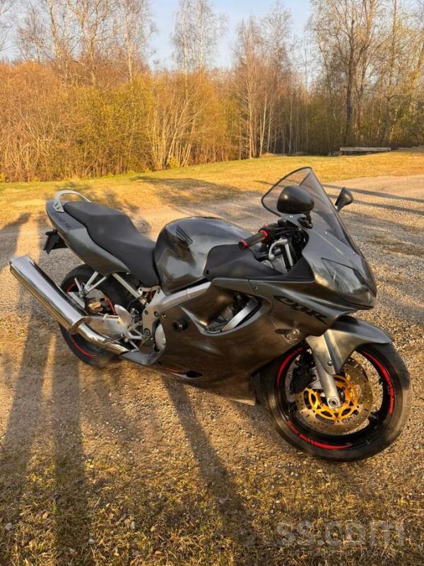 Хонда CBR 600F 2003 в Резекне, объемом двигателя 0.60 л и пробегом 0 тыс. км за 2500 €, фото 2 на AUTOMOTO.COM.LV