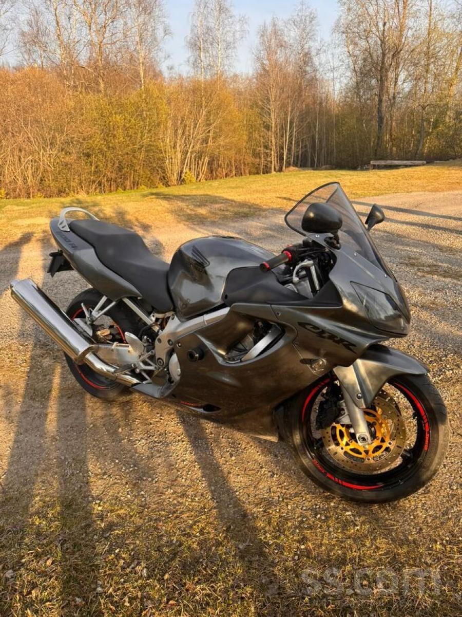 Honda CBR 600F 2003 in Rezekne, with an engine capacity of 0.60 L and mileage of 0 thousand km for 2500 €, photo 3 on AUTOMOTO.COM.LV