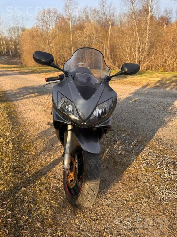 Хонда CBR 600F 2003 в Резекне, объемом двигателя 0.60 л и пробегом 0 тыс. км за 2500 €, фото 3 на AUTOMOTO.COM.LV