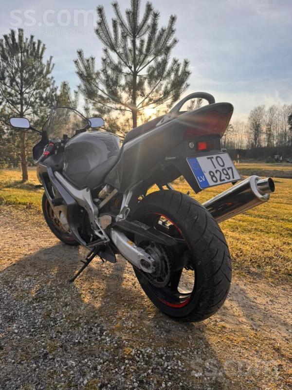 Хонда CBR 600F 2003 в Резекне, объемом двигателя 0.60 л и пробегом 0 тыс. км за 2500 €, фото 4 на AUTOMOTO.COM.LV