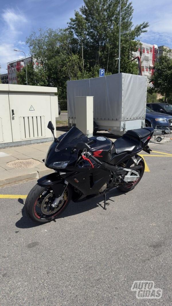 Black Honda CBR 600RR 2003 in Vilnius, with an engine capacity of 0.60 L and mileage of 50 thousand km for 2900 €, photo 2 on AUTOMOTO.COM.LV