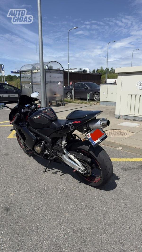 Black Honda CBR 600RR 2003 in Vilnius, with an engine capacity of 0.60 L and mileage of 50 thousand km for 2900 €, photo 3 on AUTOMOTO.COM.LV
