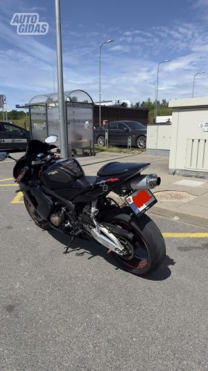 Черный Хонда CBR 600RR 2003 в Вильнюс, объемом двигателя 0.60 л и пробегом 50 тыс. км за 2900 €, фото 4 на AUTOMOTO.COM.LV