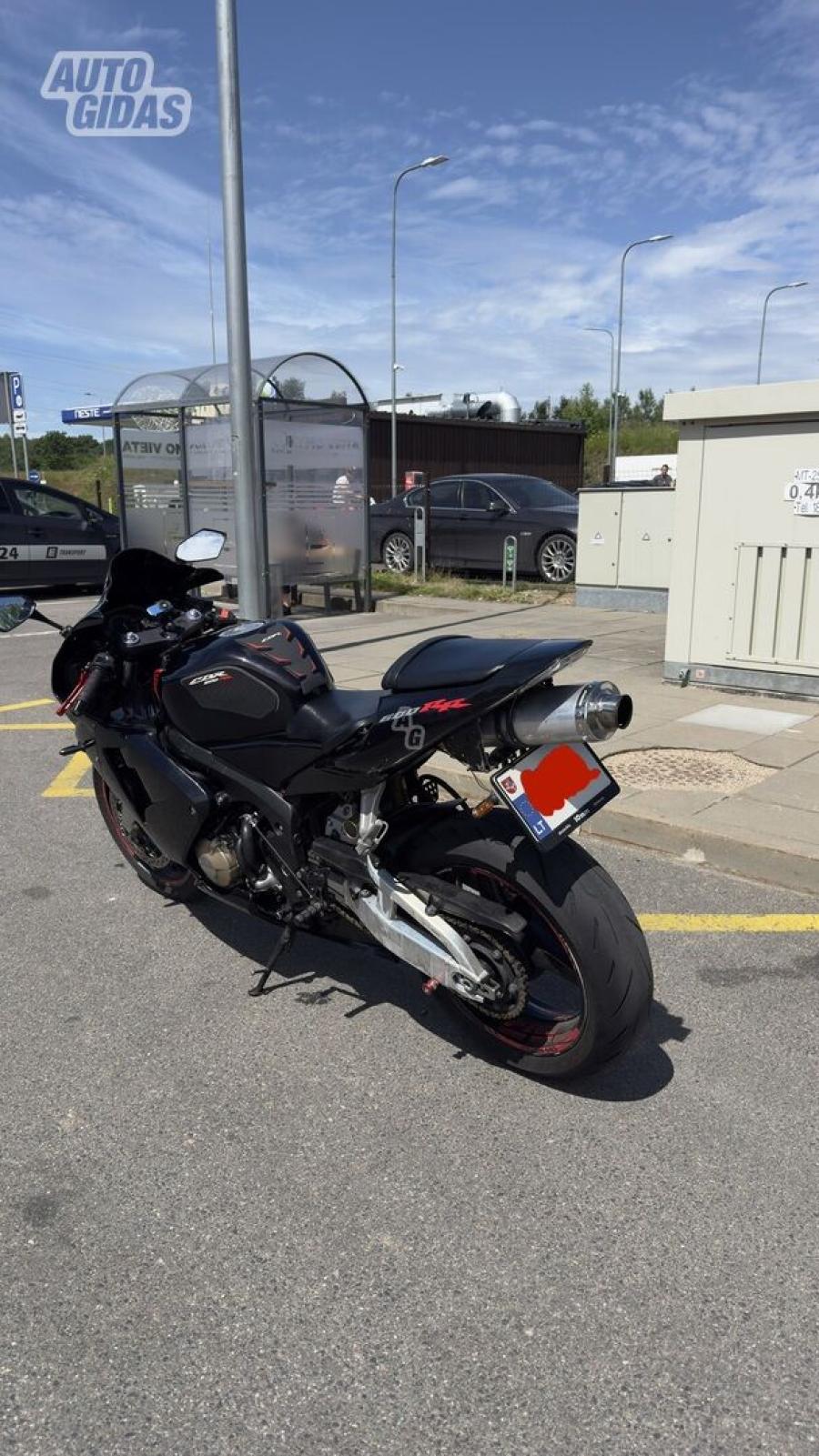 Черный Хонда CBR 600RR 2003 в Вильнюс, объемом двигателя 0.60 л и пробегом 50 тыс. км за 2900 €, фото 4 на AUTOMOTO.COM.LV