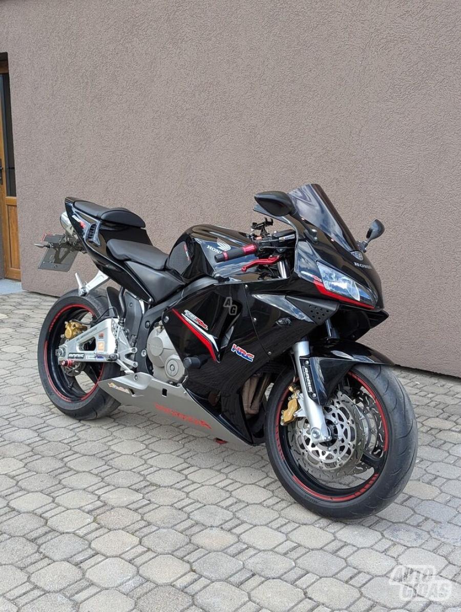 Melns Honda CBR 600RR 2003 Mažeikiai, ar dzinēja tilpumu 0.60 L un nobraukumu 51 tūkst. km par 3999 €, foto 1 vietnē AUTOMOTO.COM.LV
