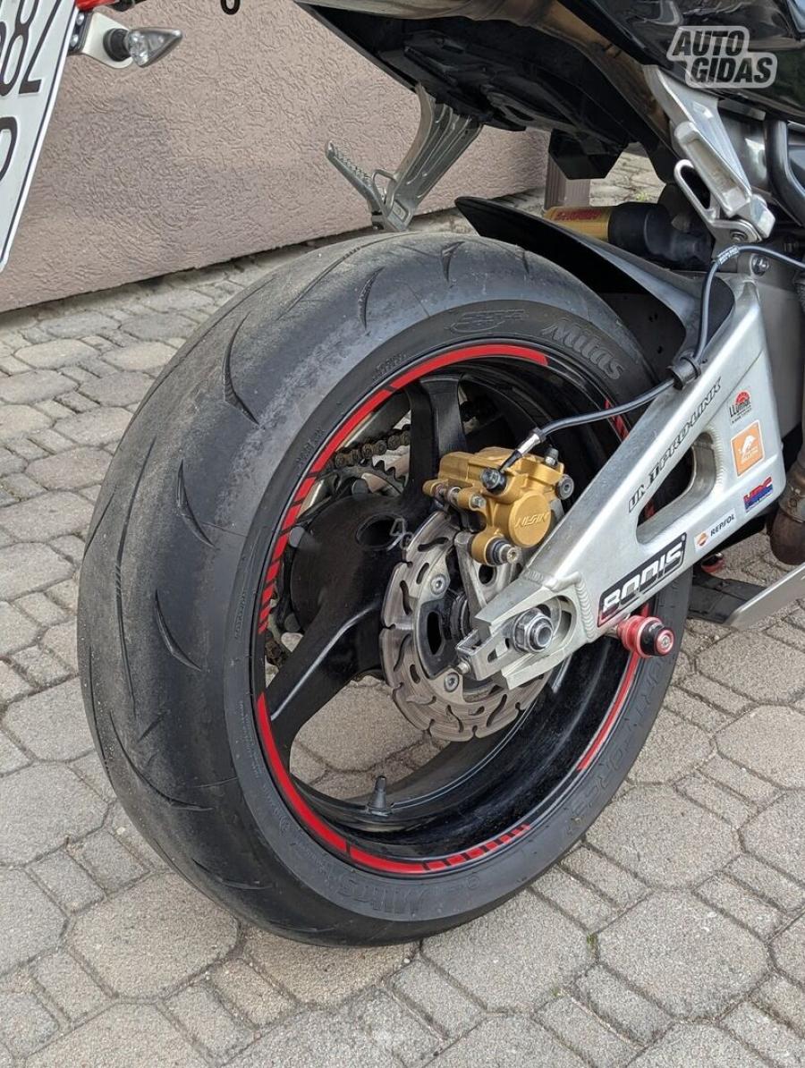 Melns Honda CBR 600RR 2003 Mažeikiai, ar dzinēja tilpumu 0.60 L un nobraukumu 51 tūkst. km par 3999 €, foto 4 vietnē AUTOMOTO.COM.LV