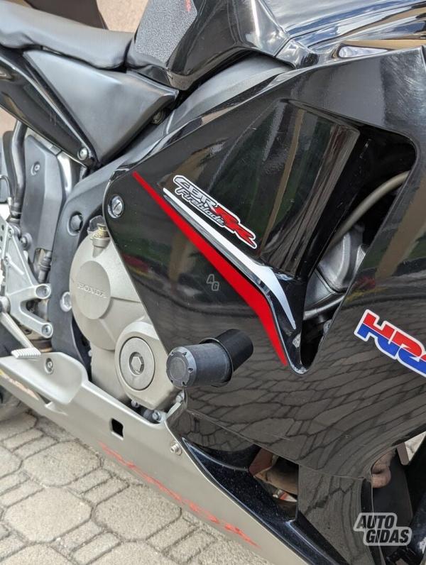 Melns Honda CBR 600RR 2003 Mažeikiai, ar dzinēja tilpumu 0.60 L un nobraukumu 51 tūkst. km par 3999 €, foto 6 vietnē AUTOMOTO.COM.LV