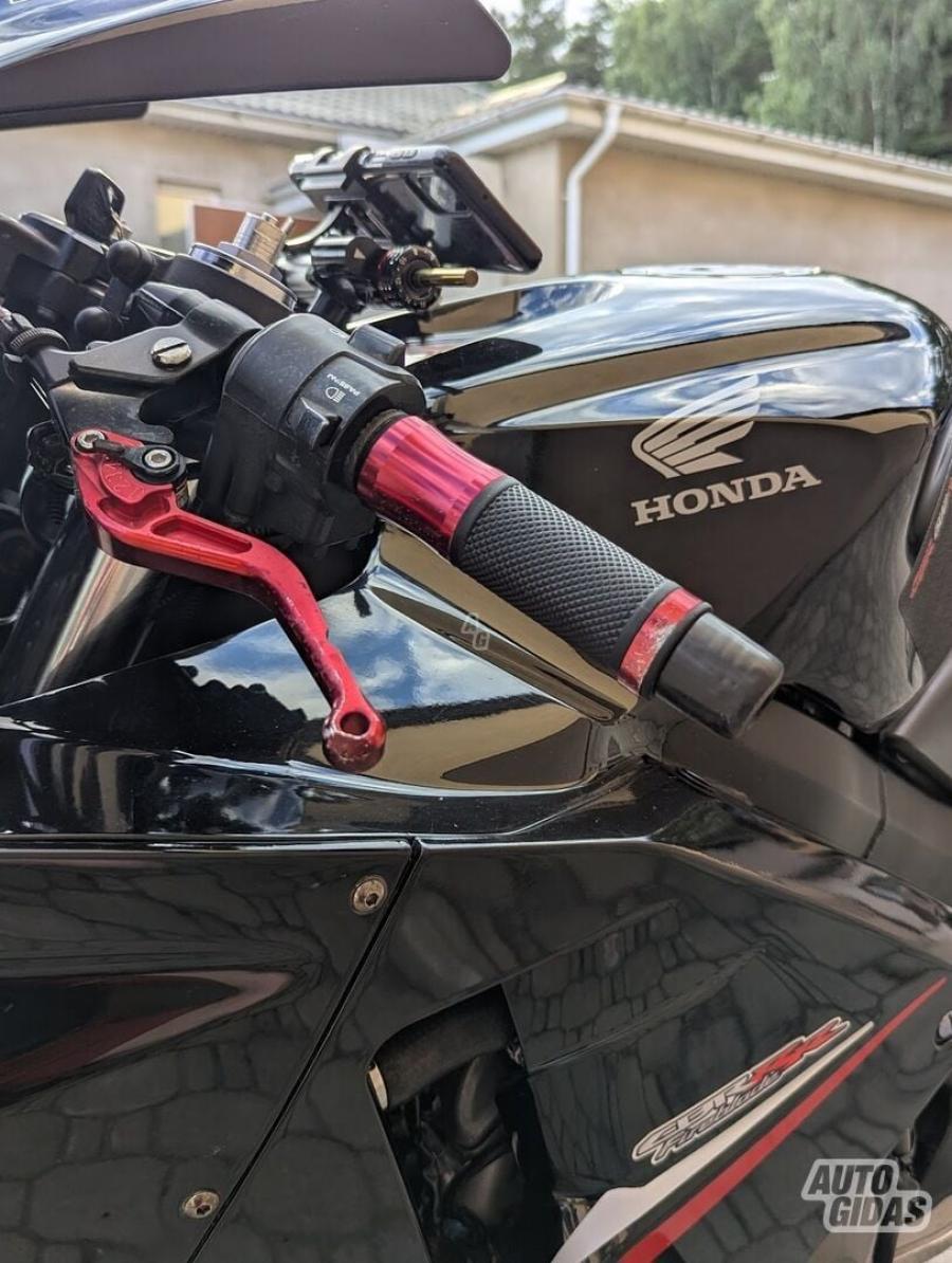 Melns Honda CBR 600RR 2003 Mažeikiai, ar dzinēja tilpumu 0.60 L un nobraukumu 51 tūkst. km par 3999 €, foto 9 vietnē AUTOMOTO.COM.LV