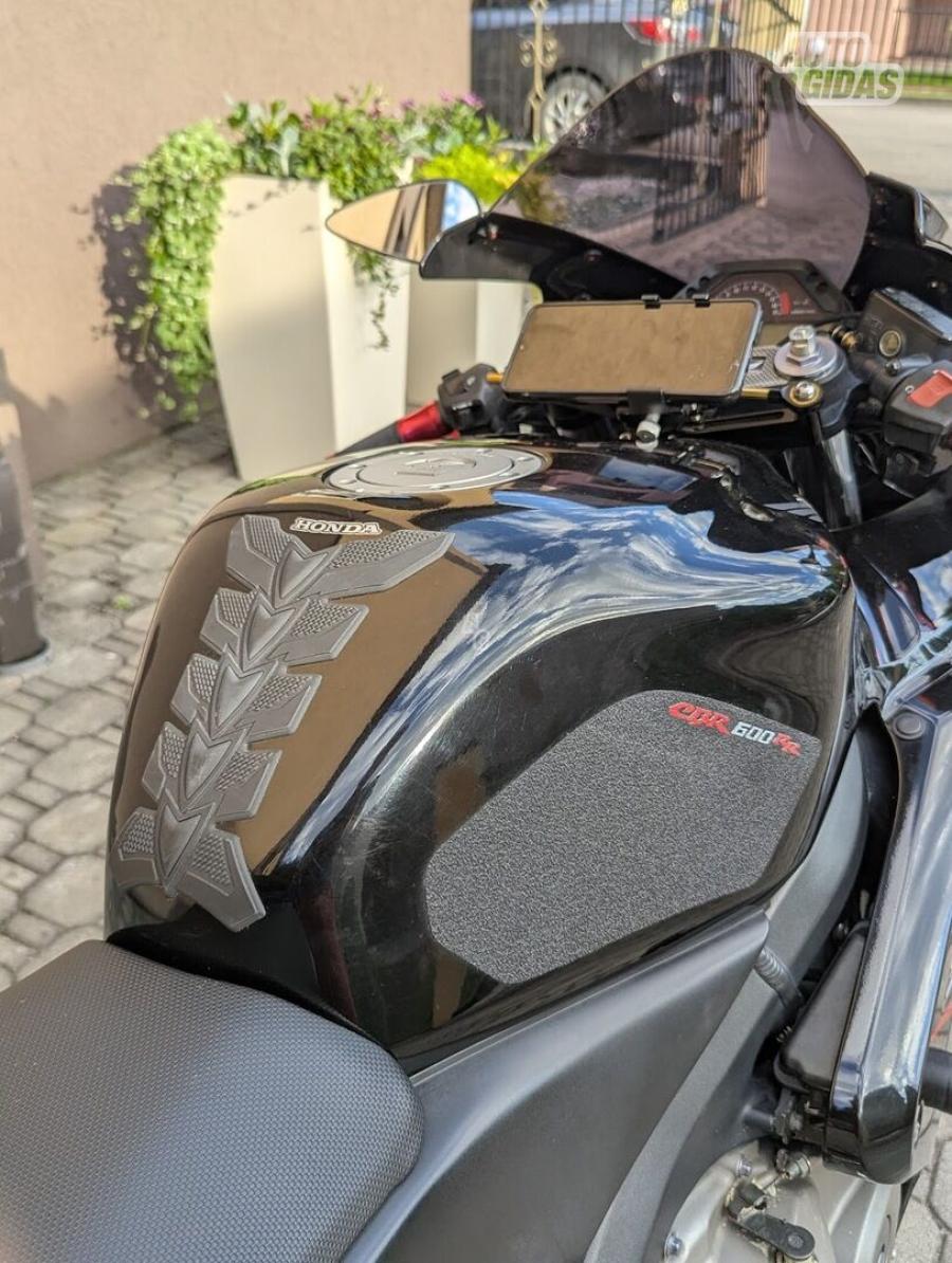 Melns Honda CBR 600RR 2003 Mažeikiai, ar dzinēja tilpumu 0.60 L un nobraukumu 51 tūkst. km par 3999 €, foto 10 vietnē AUTOMOTO.COM.LV