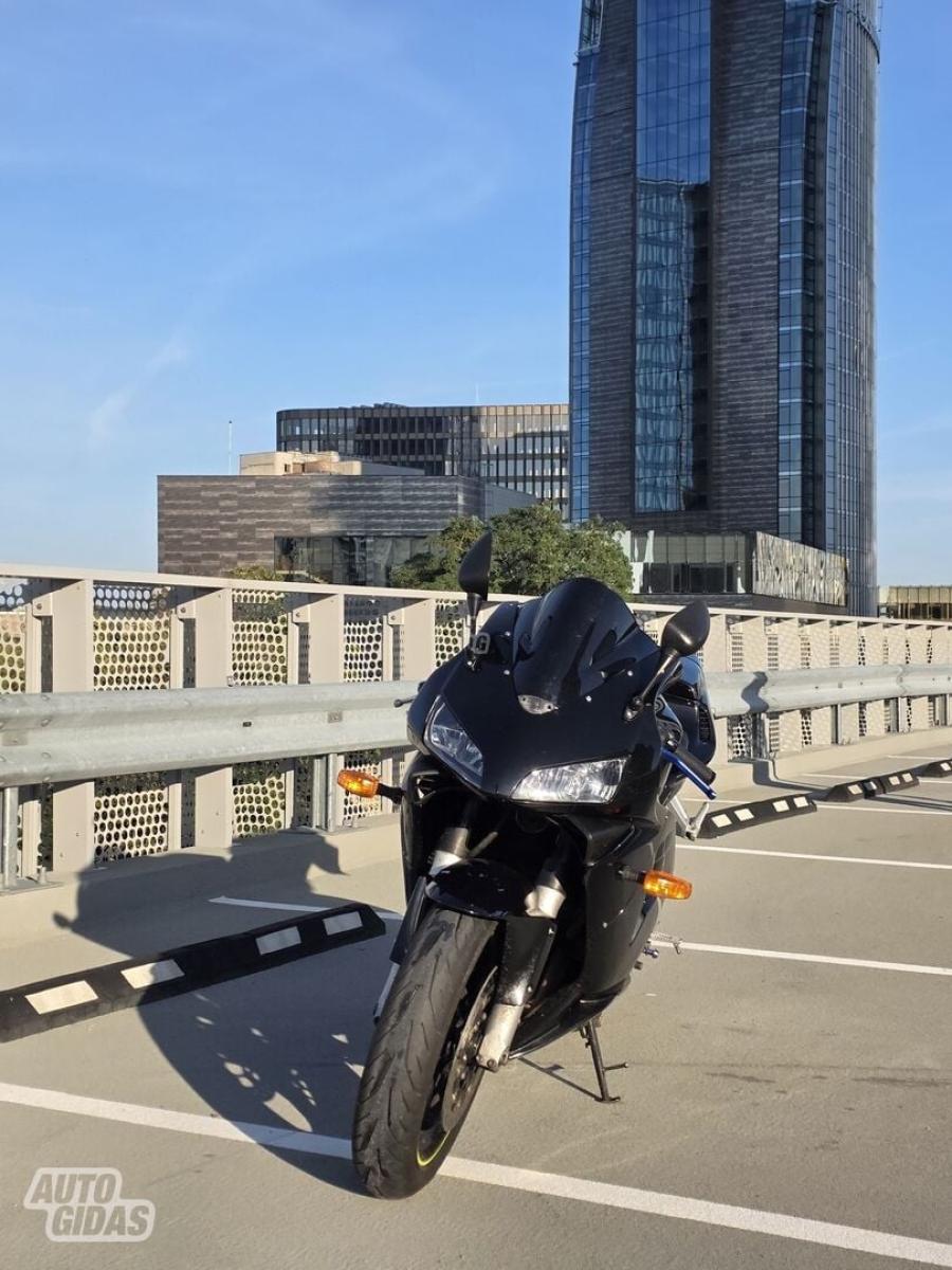 Melns Honda CBR 600RR 2004 Viļņa, ar dzinēja tilpumu 0.60 L un nobraukumu 0 tūkst. km par 4200 €, foto 4 vietnē AUTOMOTO.COM.LV