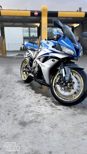 Blue Honda CBR 600RR 2011 in Kaunas, with an engine capacity of 0.60 L and mileage of 35 thousand km for 5200 €, photo 3 on AUTOMOTO.COM.LV