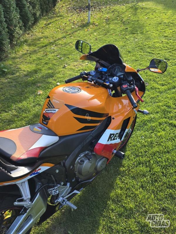 Honda CBR 600RR 2003 Viļņa, ar dzinēja tilpumu 0.00 L un nobraukumu 0 tūkst. km par 3350 €, foto 5 vietnē AUTOMOTO.COM.LV