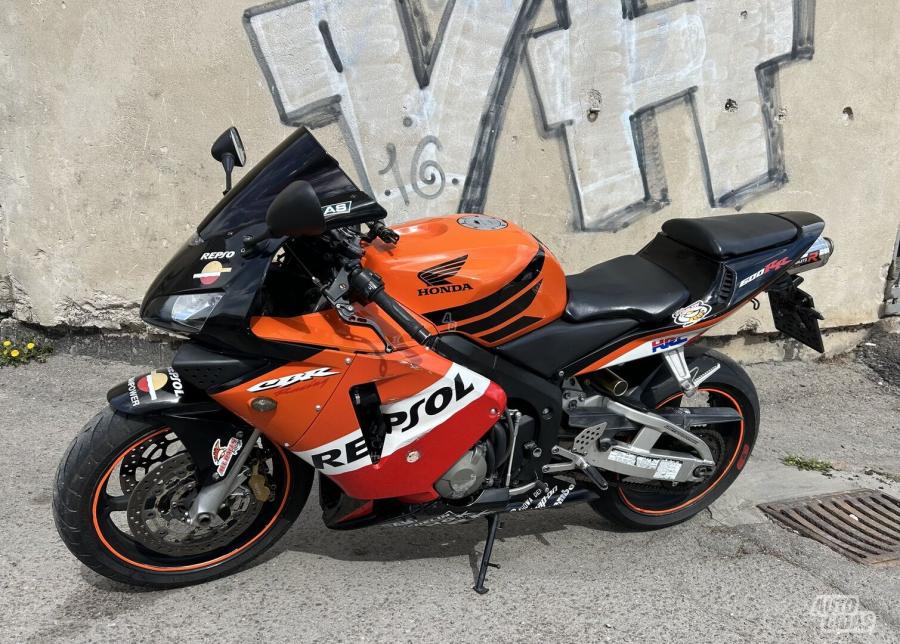 Honda CBR 600RR 2004 in Vilnius, with an engine capacity of 0.60 L and mileage of 21 thousand km for 4500 €, photo 9 on AUTOMOTO.COM.LV