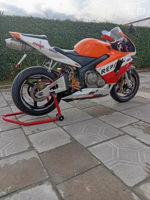 Honda CBR 600RR 2004 in Ukmerge, with an engine capacity of 0.60 L and mileage of 39 thousand km for 3700 €, photo  on AUTOMOTO.COM.LV