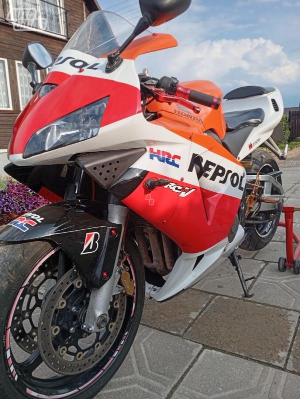Honda CBR 600RR 2004 in Ukmerge, with an engine capacity of 0.60 L and mileage of 39 thousand km for 3700 €, photo 2 on AUTOMOTO.COM.LV