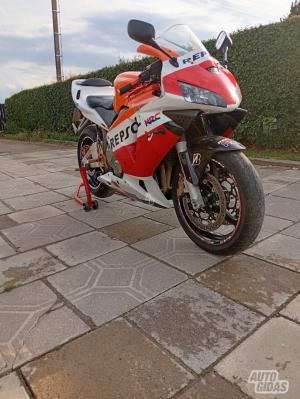 Honda CBR 600RR 2004 in Ukmerge, with an engine capacity of 0.60 L and mileage of 39 thousand km for 3700 €, photo 4 on AUTOMOTO.COM.LV