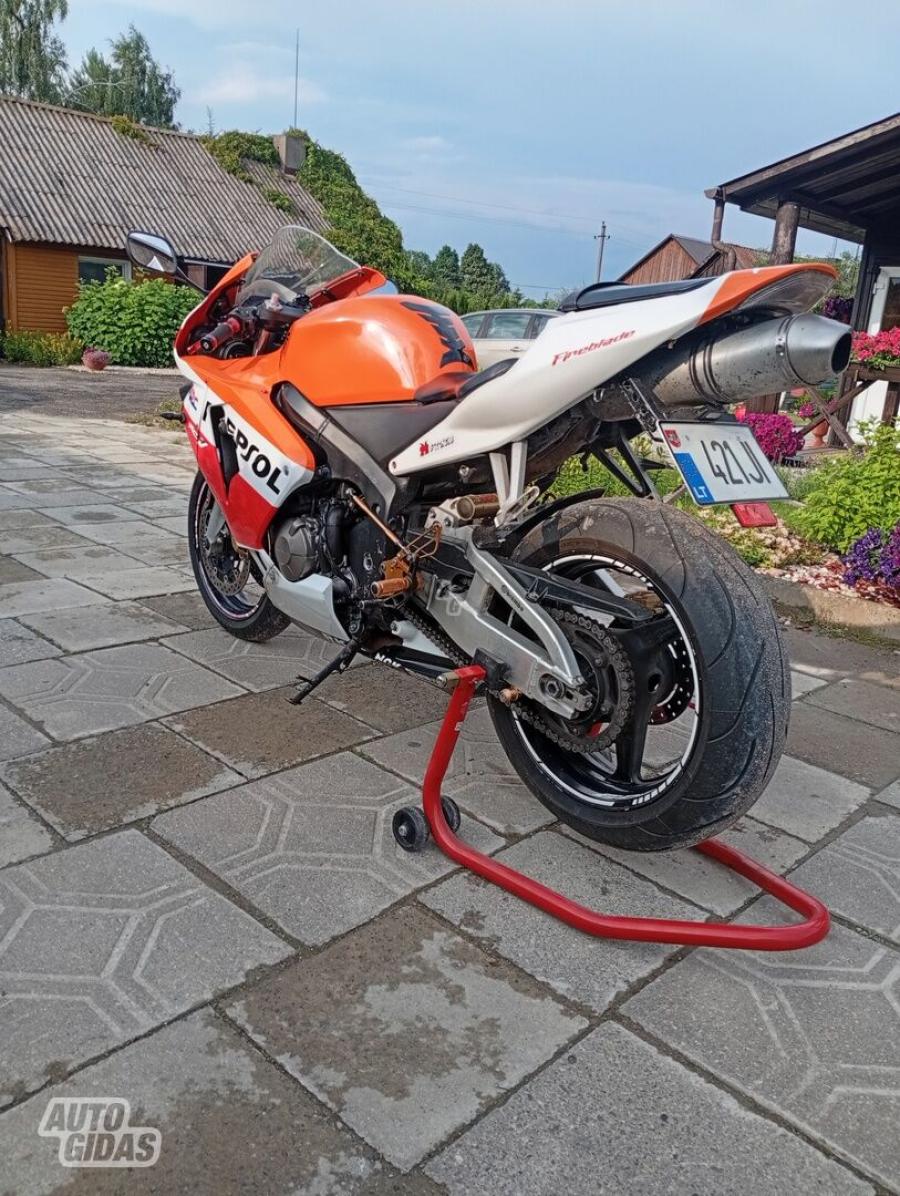 Honda CBR 600RR 2004 in Ukmerge, with an engine capacity of 0.60 L and mileage of 39 thousand km for 3700 €, photo 7 on AUTOMOTO.COM.LV