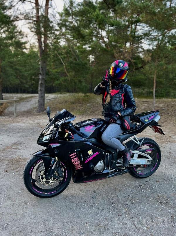 Honda CBR 600RR 2005 Rīga, ar dzinēja tilpumu 0.60 L un nobraukumu 0 tūkst. km par 3200 €, foto 3 vietnē AUTOMOTO.COM.LV