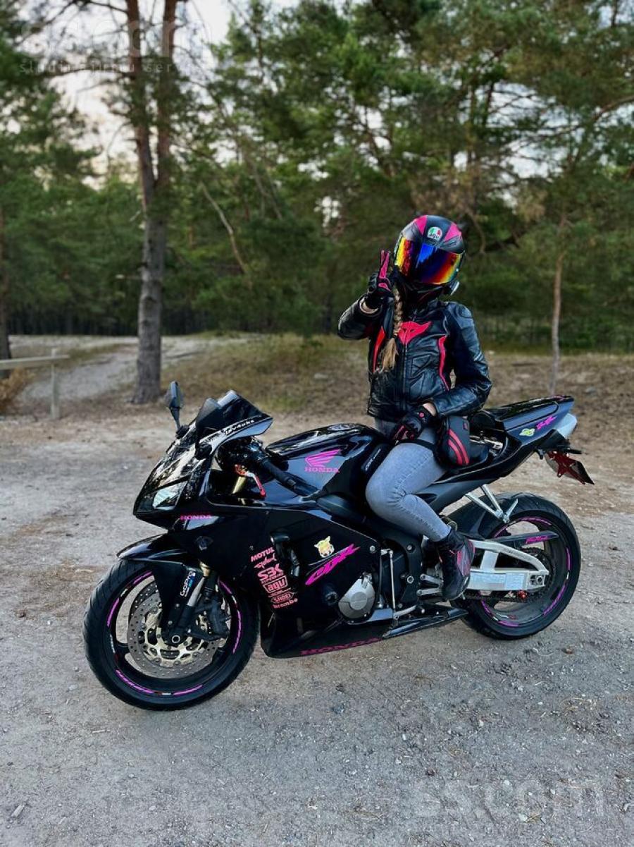 Honda CBR 600RR 2005 Rīga, ar dzinēja tilpumu 0.60 L un nobraukumu 0 tūkst. km par 3200 €, foto 4 vietnē AUTOMOTO.COM.LV
