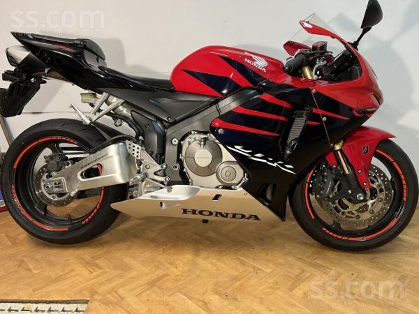 Honda CBR 600RR 2006 Liepāja, ar dzinēja tilpumu 0.60 L un nobraukumu 0 tūkst. km par 4500 €, foto 2 vietnē AUTOMOTO.COM.LV