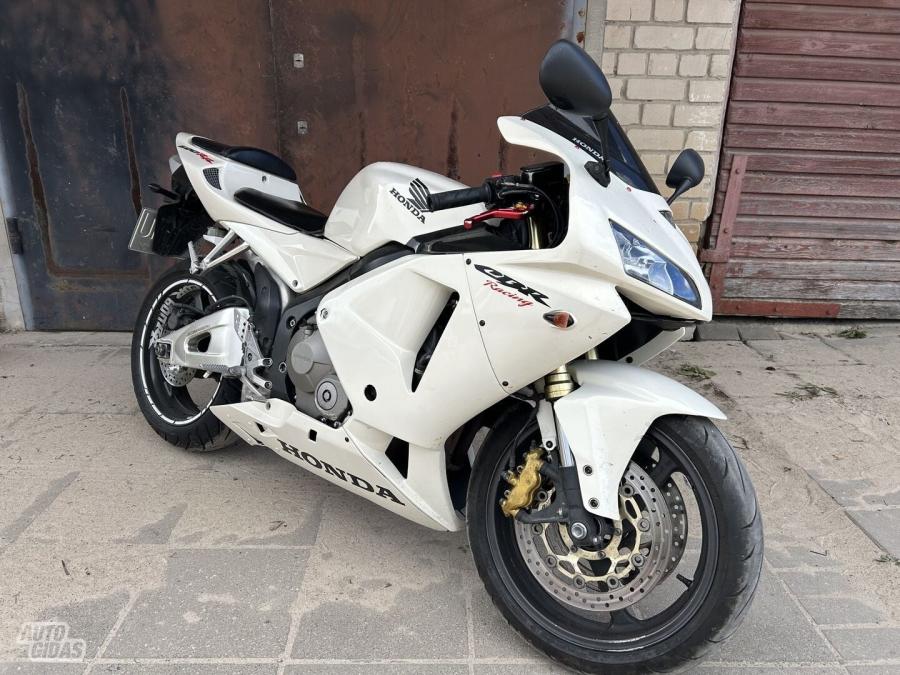 Honda CBR 600RR 2006 Viļņa, ar dzinēja tilpumu 0.60 L un nobraukumu 34 tūkst. km par 4200 €, foto 1 vietnē AUTOMOTO.COM.LV