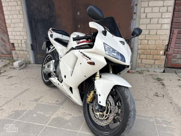 Honda CBR 600RR 2006 Viļņa, ar dzinēja tilpumu 0.60 L un nobraukumu 34 tūkst. km par 4200 €, foto 2 vietnē AUTOMOTO.COM.LV
