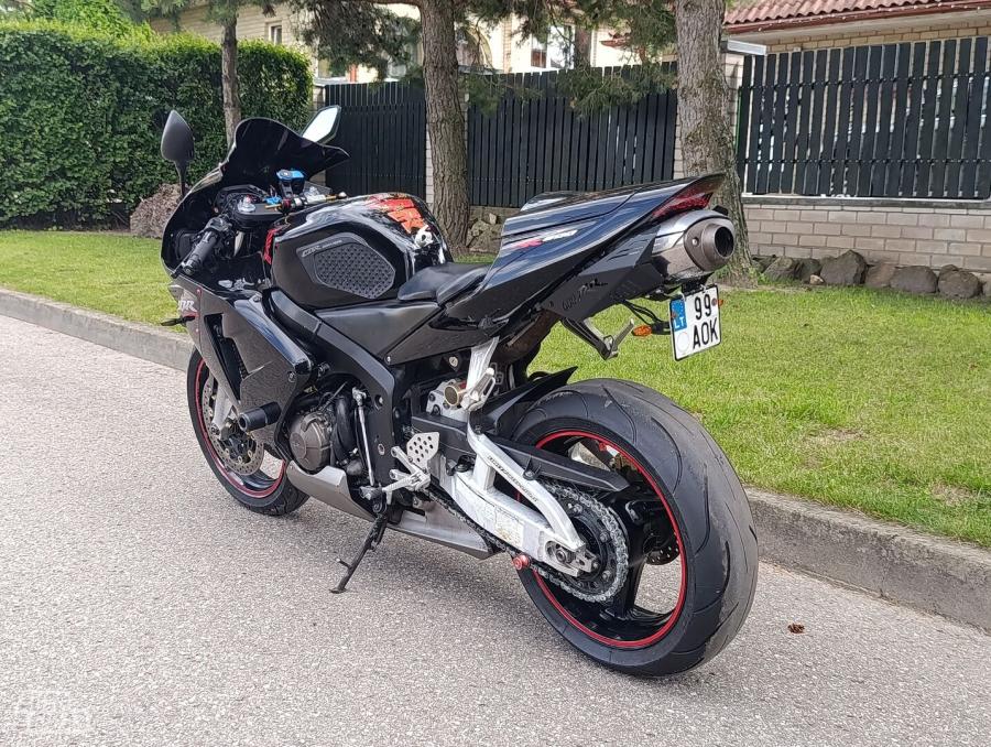 Honda CBR 600RR 2006 in Vilnius, with an engine capacity of 0.00 L and mileage of 0 thousand km for 3999 €, photo 9 on AUTOMOTO.COM.LV