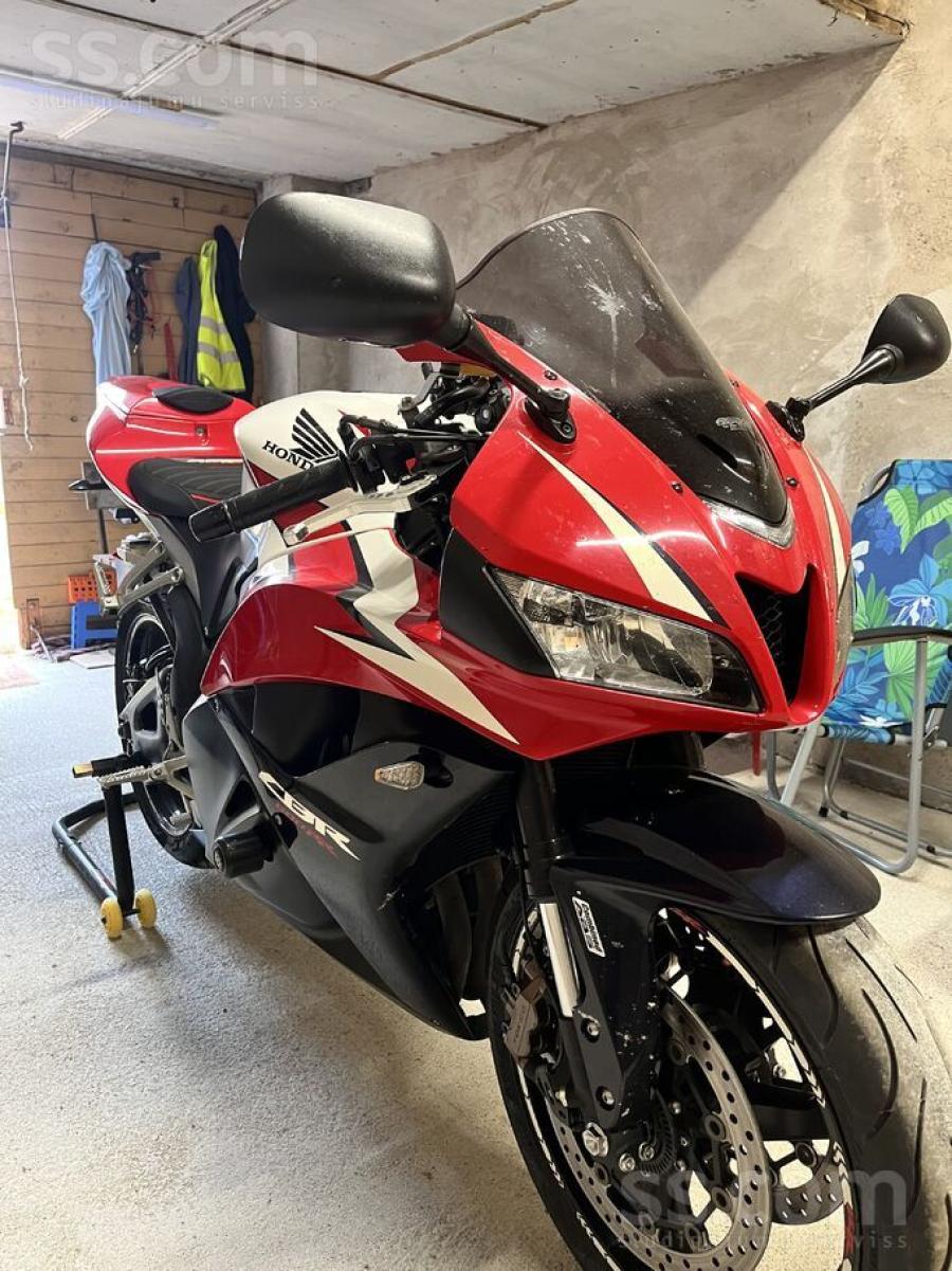 Honda CBR 600RR 2008 in Kuldiga, with an engine capacity of 0.60 L and mileage of 0 thousand km for 4800 €, photo 1 on AUTOMOTO.COM.LV