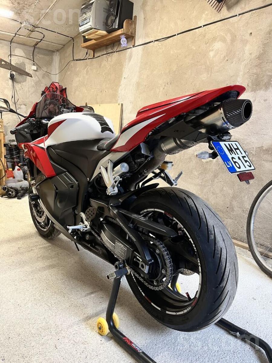 Honda CBR 600RR 2008 in Kuldiga, with an engine capacity of 0.60 L and mileage of 0 thousand km for 4800 €, photo 4 on AUTOMOTO.COM.LV