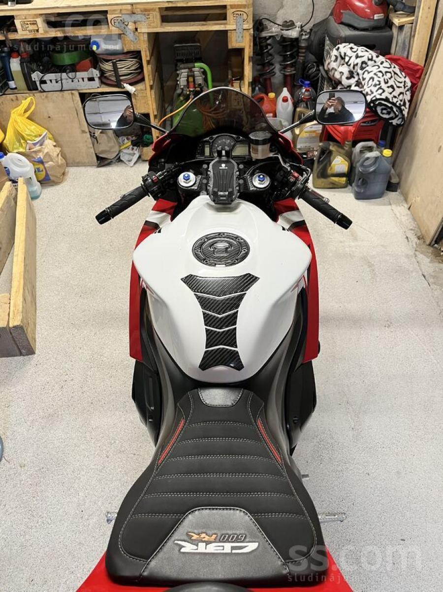 Honda CBR 600RR 2008 in Kuldiga, with an engine capacity of 0.60 L and mileage of 0 thousand km for 4800 €, photo 6 on AUTOMOTO.COM.LV