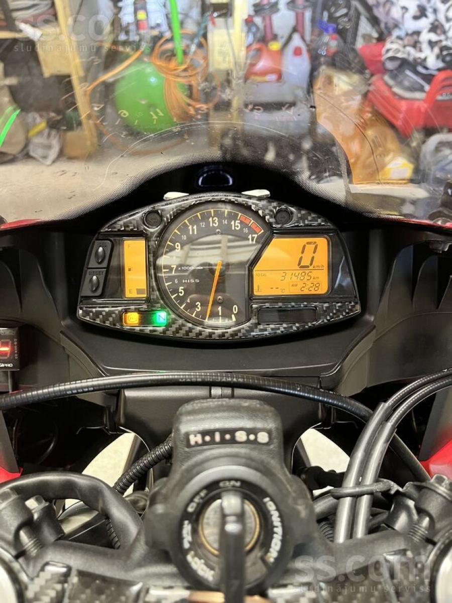 Honda CBR 600RR 2008 in Kuldiga, with an engine capacity of 0.60 L and mileage of 0 thousand km for 4800 €, photo 8 on AUTOMOTO.COM.LV