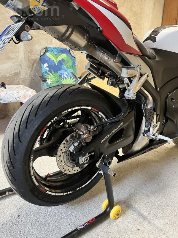 Honda CBR 600RR 2008 in Kuldiga, with an engine capacity of 0.60 L and mileage of 0 thousand km for 4800 €, photo 8 on AUTOMOTO.COM.LV