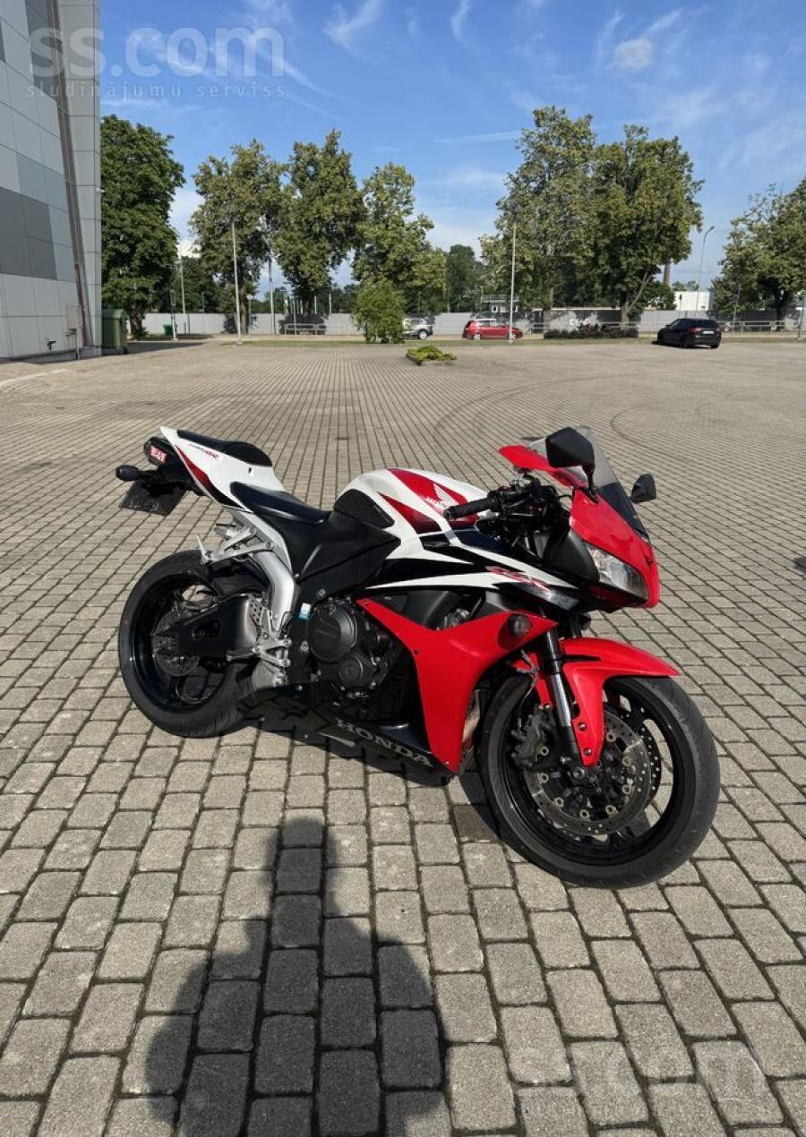 Honda CBR 600RR 2009 in Dobele, with an engine capacity of 0.60 L and mileage of 0 thousand km for 3500 €, photo 1 on AUTOMOTO.COM.LV