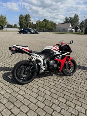 Honda CBR 600RR 2009 in Dobele, with an engine capacity of 0.60 L and mileage of 0 thousand km for 3500 €, photo 2 on AUTOMOTO.COM.LV