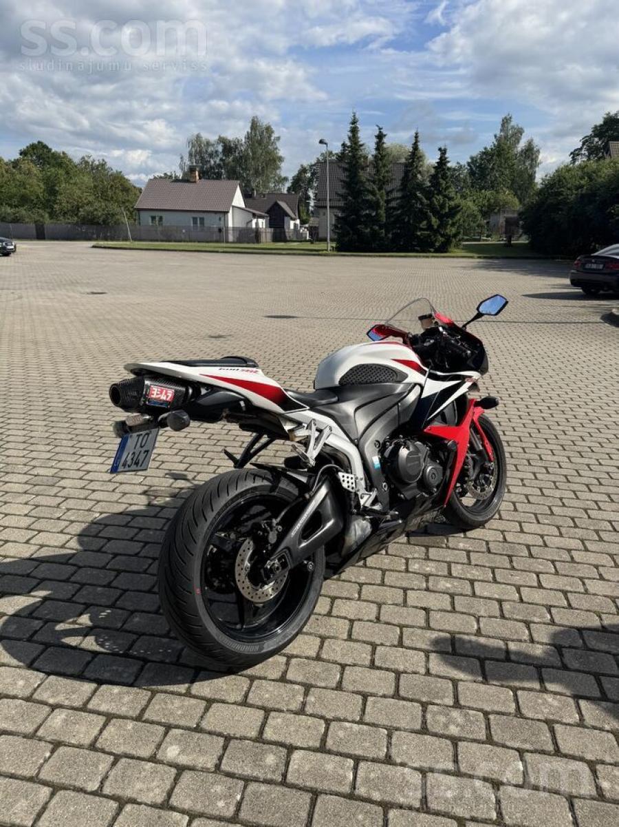 Honda CBR 600RR 2009 in Dobele, with an engine capacity of 0.60 L and mileage of 0 thousand km for 3500 €, photo 3 on AUTOMOTO.COM.LV