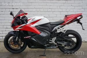 Honda CBR 600RR 2009 Cēsis, ar dzinēja tilpumu 0.60 L un nobraukumu 0 tūkst. km par 4200 €, foto 2 vietnē AUTOMOTO.COM.LV