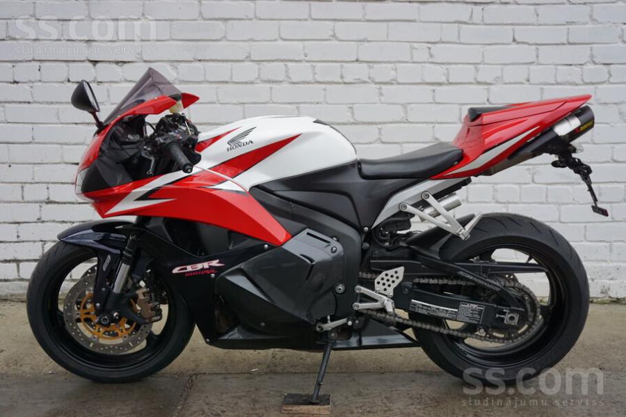 Honda CBR 600RR 2009 Cēsis, ar dzinēja tilpumu 0.60 L un nobraukumu 0 tūkst. km par 4200 €, foto 2 vietnē AUTOMOTO.COM.LV