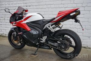 Honda CBR 600RR 2009 Cēsis, ar dzinēja tilpumu 0.60 L un nobraukumu 0 tūkst. km par 4200 €, foto 3 vietnē AUTOMOTO.COM.LV