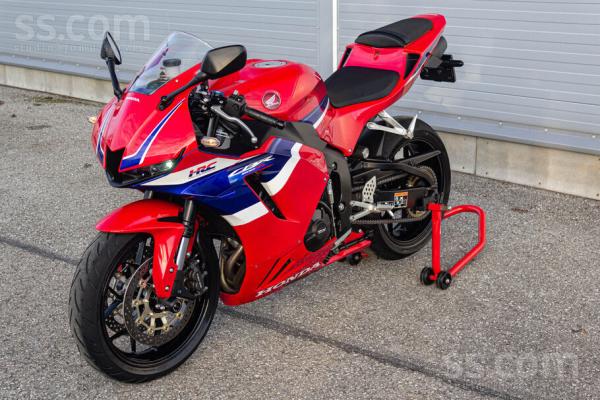 Honda CBR 600RR 2025 in Tallinn, with an engine capacity of 0.60 L and mileage of 0 thousand km for 9990 €, photo 2 on AUTOMOTO.COM.LV