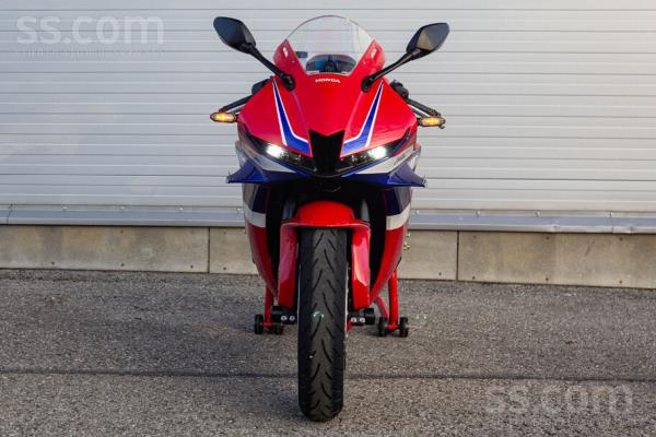 Honda CBR 600RR 2025 in Tallinn, with an engine capacity of 0.60 L and mileage of 0 thousand km for 9990 €, photo 3 on AUTOMOTO.COM.LV