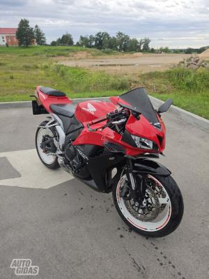 Красный Хонда CBR 600RR 2007 в Шяуляй, объемом двигателя 0.60 л и пробегом 67 тыс. км за 4000 €, фото  на AUTOMOTO.COM.LV