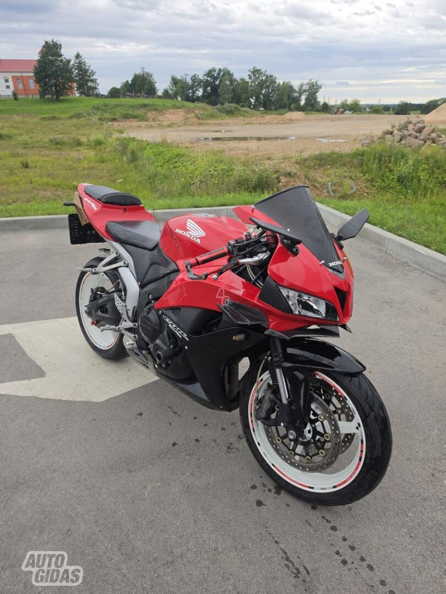 Red Honda CBR 600RR 2007 in Siauliai, with an engine capacity of 0.60 L and mileage of 67 thousand km for 4000 €, photo 1 on AUTOMOTO.COM.LV