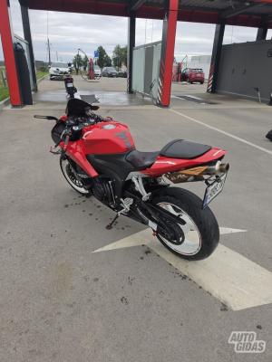 Red Honda CBR 600RR 2007 in Siauliai, with an engine capacity of 0.60 L and mileage of 67 thousand km for 4000 €, photo 3 on AUTOMOTO.COM.LV