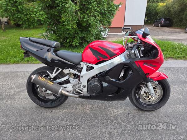 Honda CBR 900 1999 in Tartu on AUTOMOTO.COM.LV Grey Honda CBR 900 1999 in Tartu, with an engine capacity of 0.00 L and mileage of 0 thousand km for 1299 €, photo 4 on AUTOMOTO.COM.LV